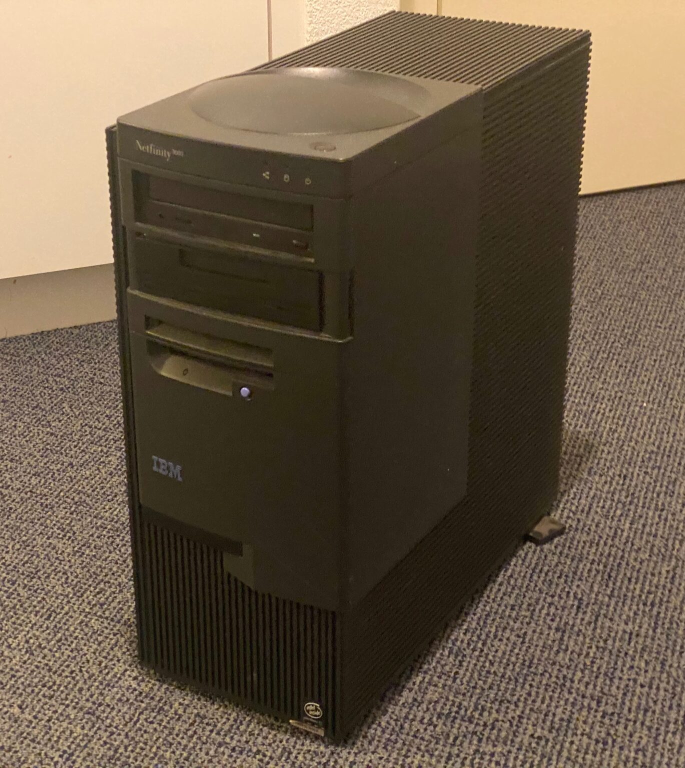 IBM Netfinity 3000 | Doomi’s Braindump